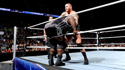WWE In live!!!!: RANDY ORTON vs MARK HENRY
