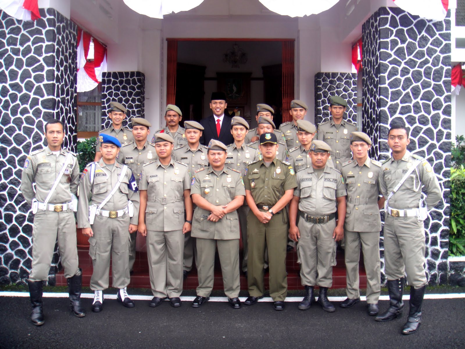 SATUAN POLISI PAMONG PRAJA: PHOTO BERSAMA PRAJA WIBAWA