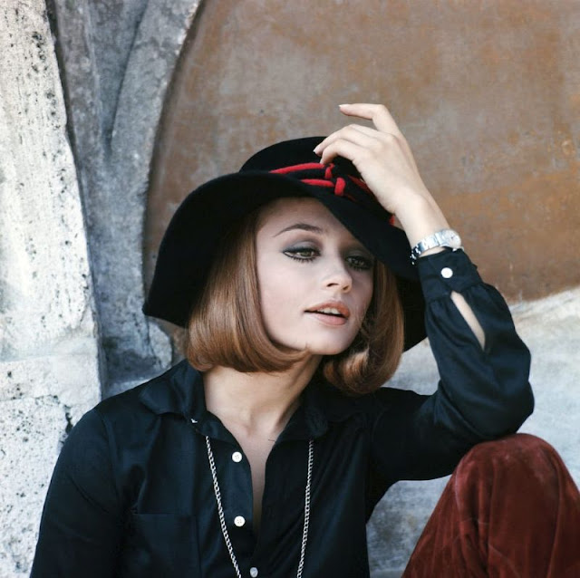 Italian Classic Beauty: 50 Fabulous Photos of Raffaella Carrà in the ...