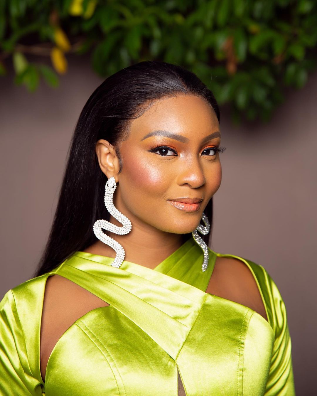 Osas Ighodaro in a green dress for Assistant Madams movie premiere ...