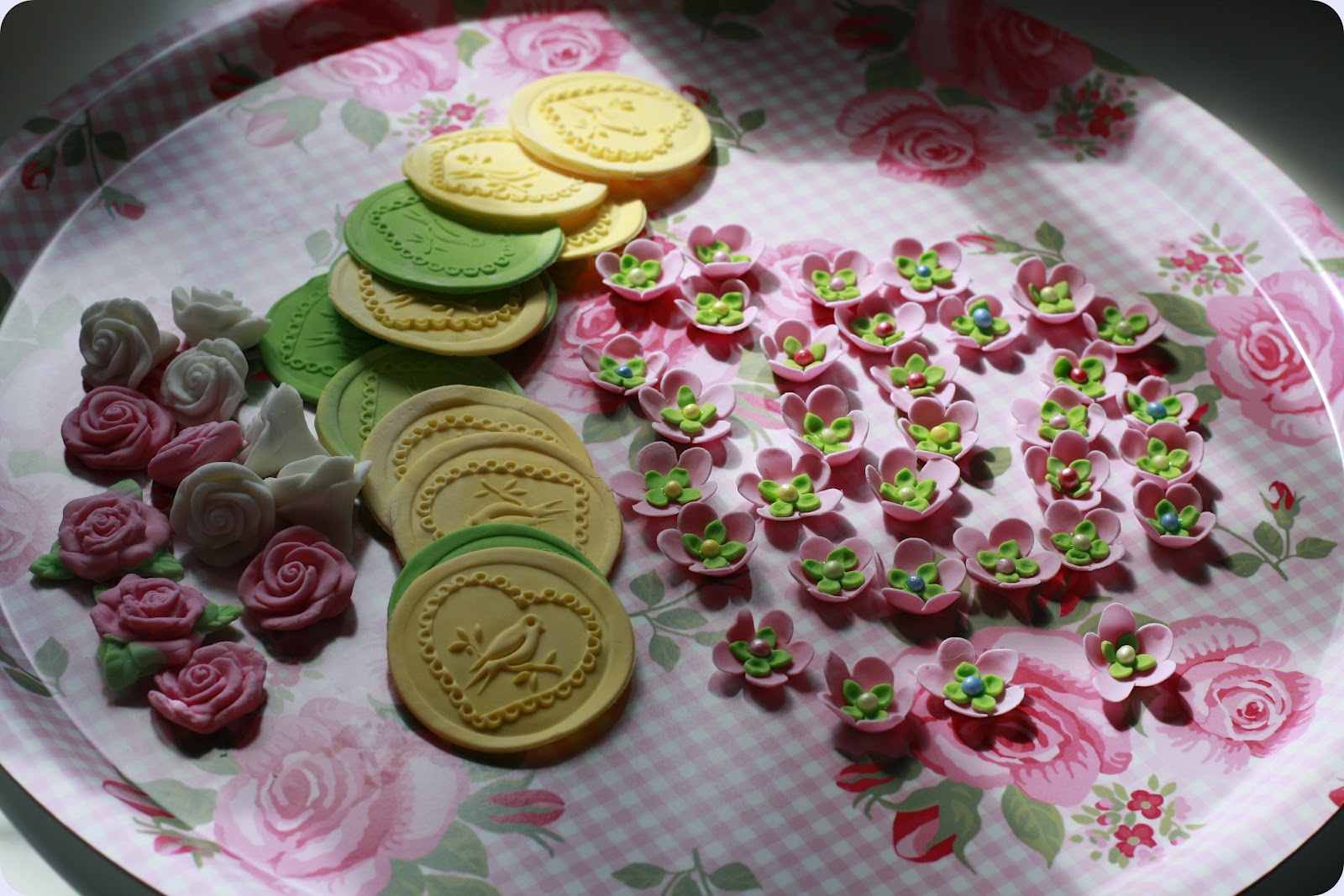 Pynting av cupcakes – Grys kjøkkenskriverier