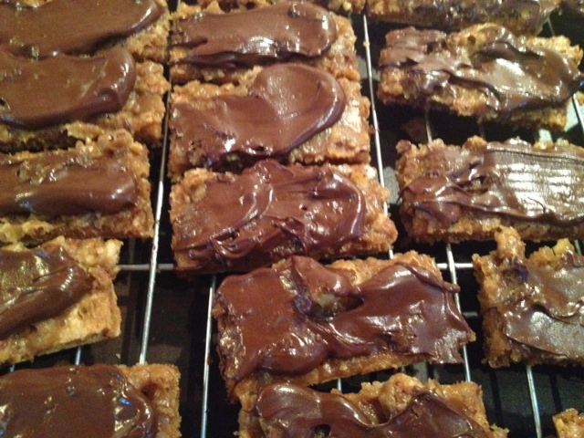 Little Bit Of Sugar: Carrie Lewis' Graham Cracker Caramel Bars
