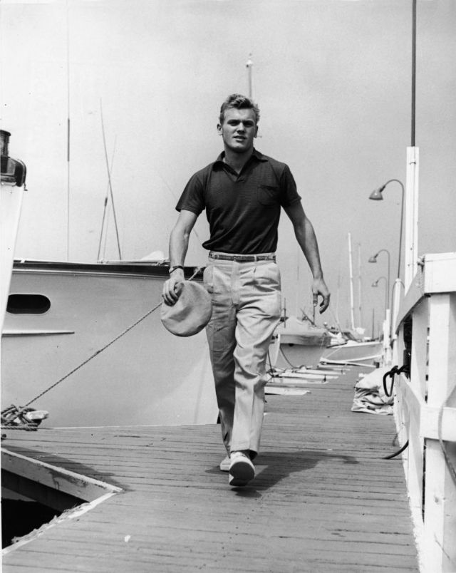 Heartthrob of the ‘50s: A Look Back at a Young and Handsome Tab Hunter ...