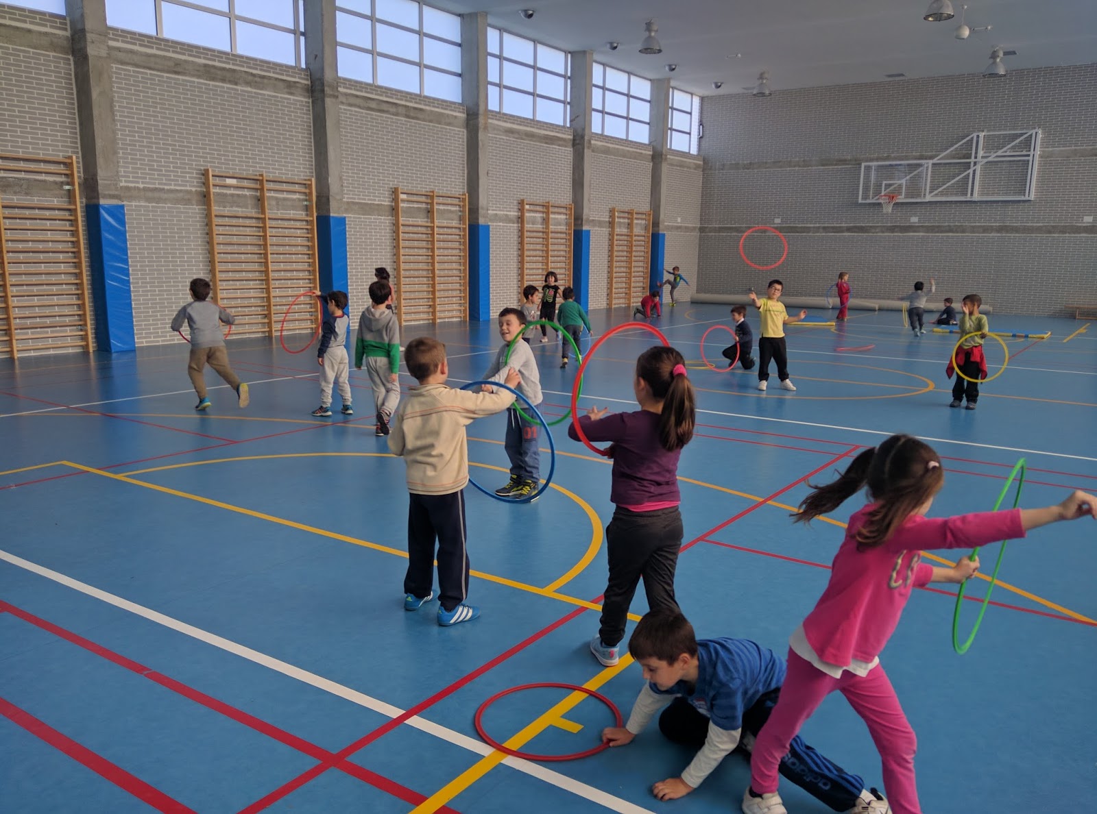 Educación Física: SALTOS Y GIROS