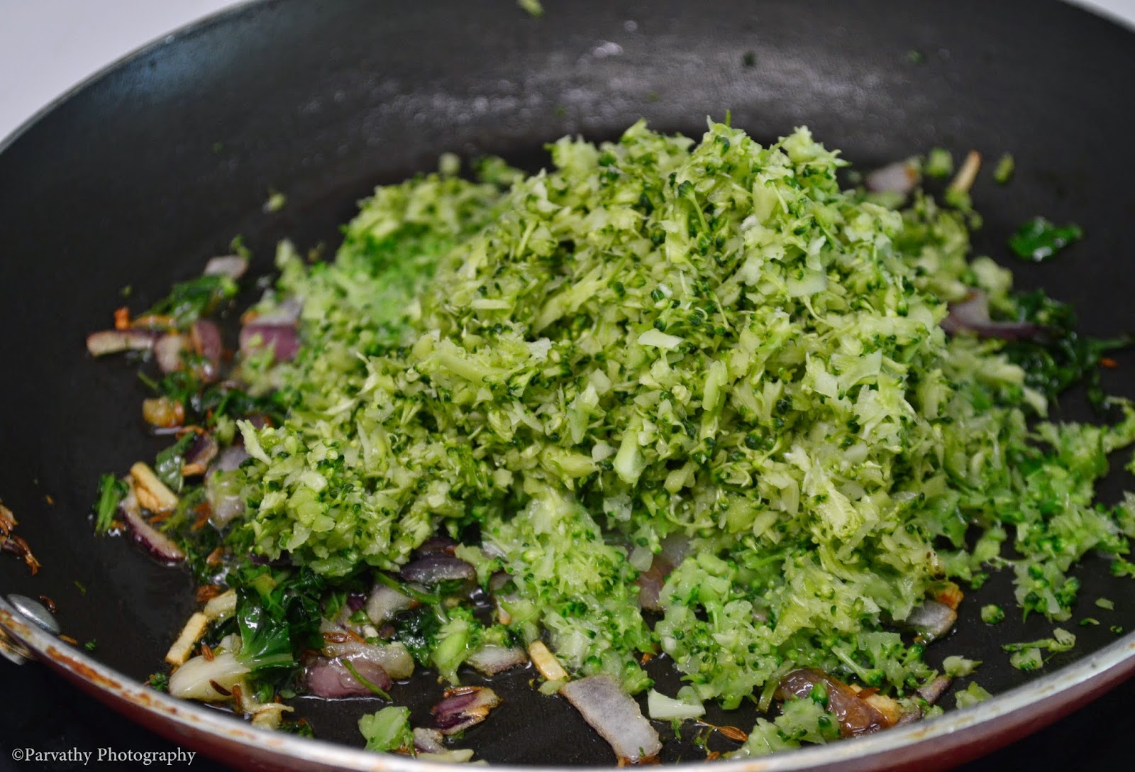 Paru's Kitchen: Broccoli Paratha Recipe