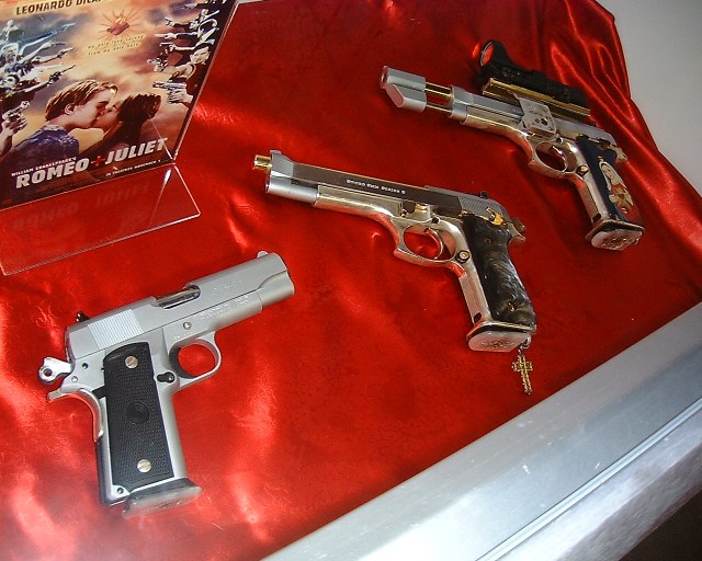 the MONTAGUE boys: armas usadas em romeo + juliet (1996)