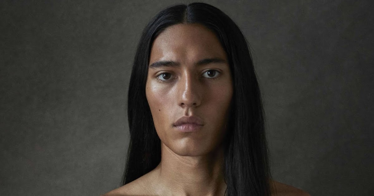 Cherokee Jack posa para Man of Metropolis en fotos de Richard Phibbs