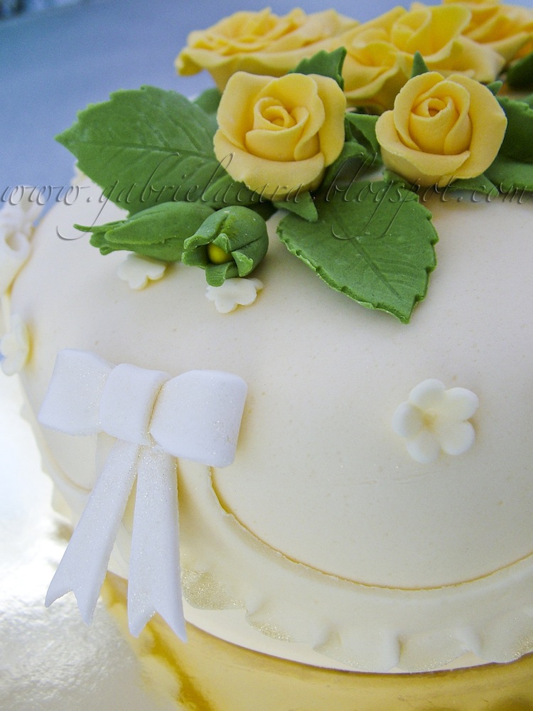 Gabriela's blog: MINI TORT CU TRANDAFIRI