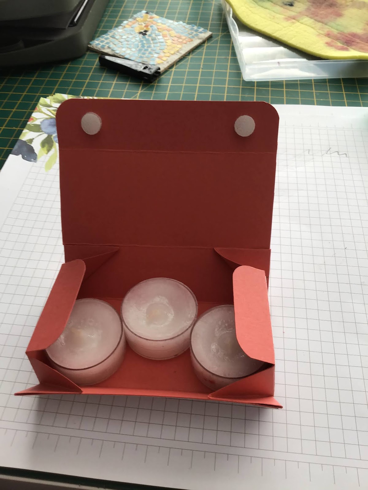 craftykarendesigns: Fold Flat Gift Box