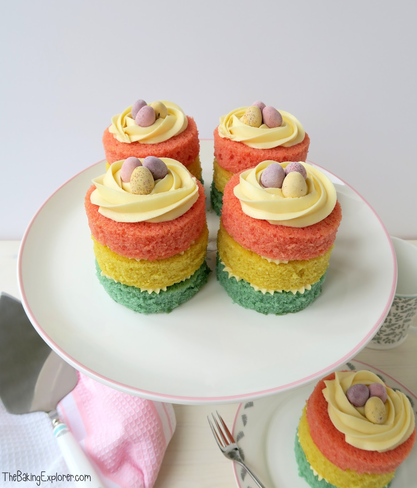 Mini Easter Cakes - The Baking Explorer