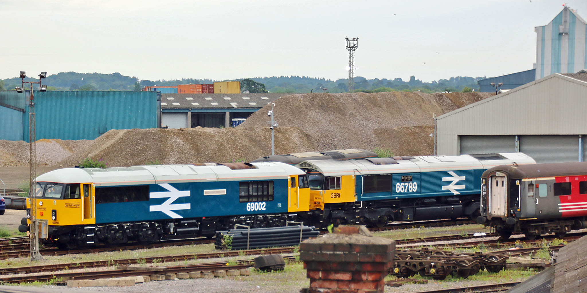 47s and other Classic Power at Southampton: 69002 departs Eastleigh for ...