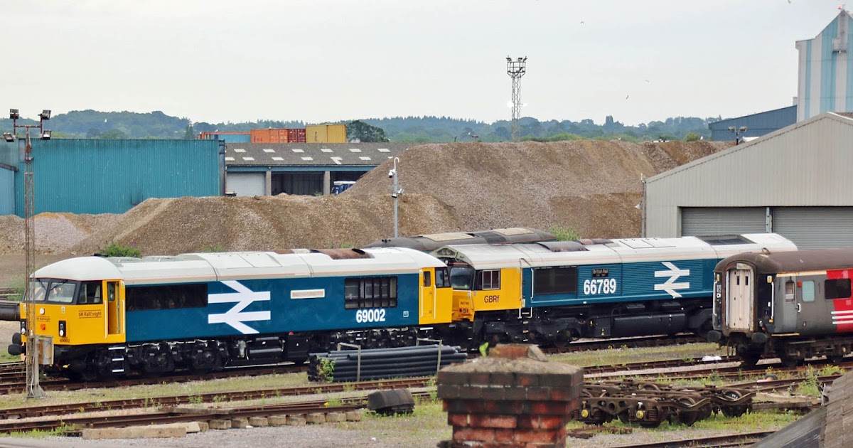 47s and other Classic Power at Southampton: 69002 departs Eastleigh for ...