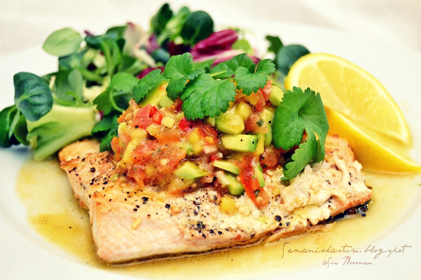 IKAN SALMON BERSAMA AVOCADO DAN MANGO SALSA ~ Swesia's Journey