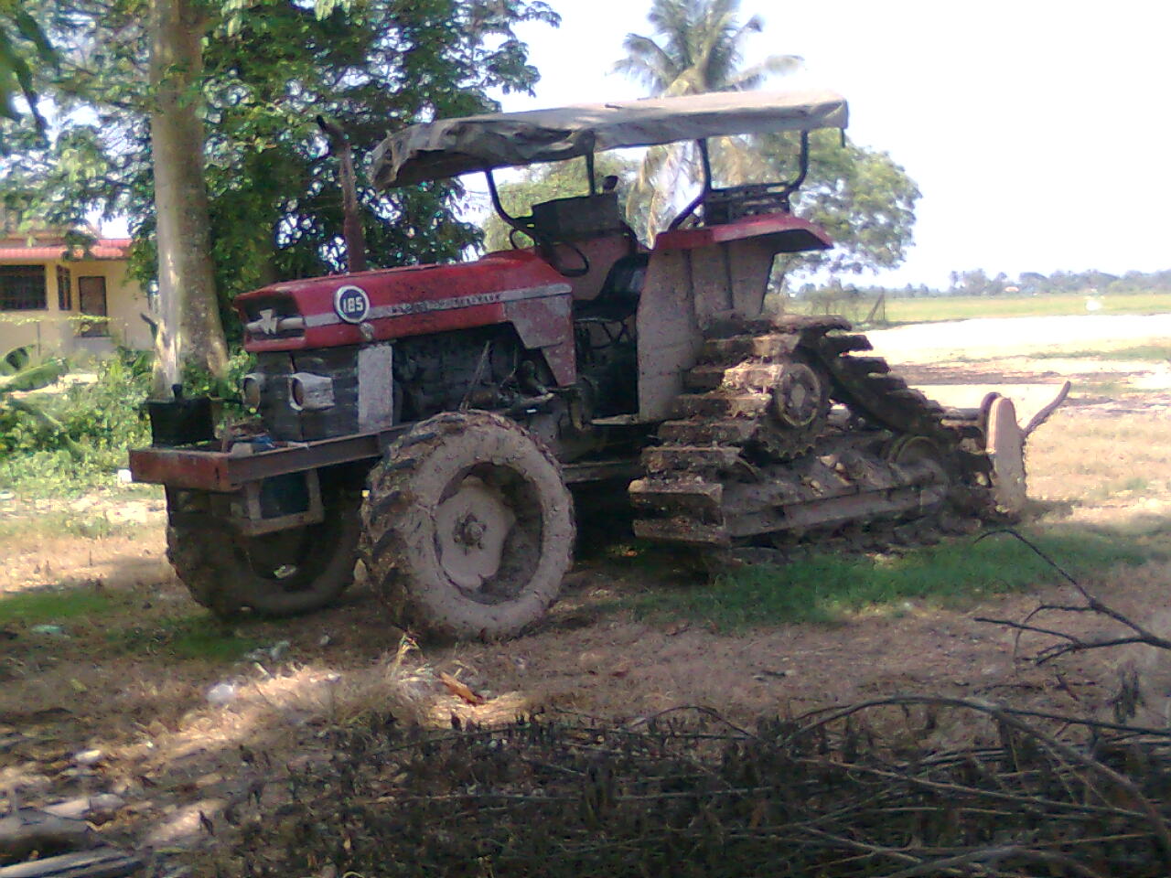 Combine harvester , tractor&more..: Massey Ferguson track..MF185