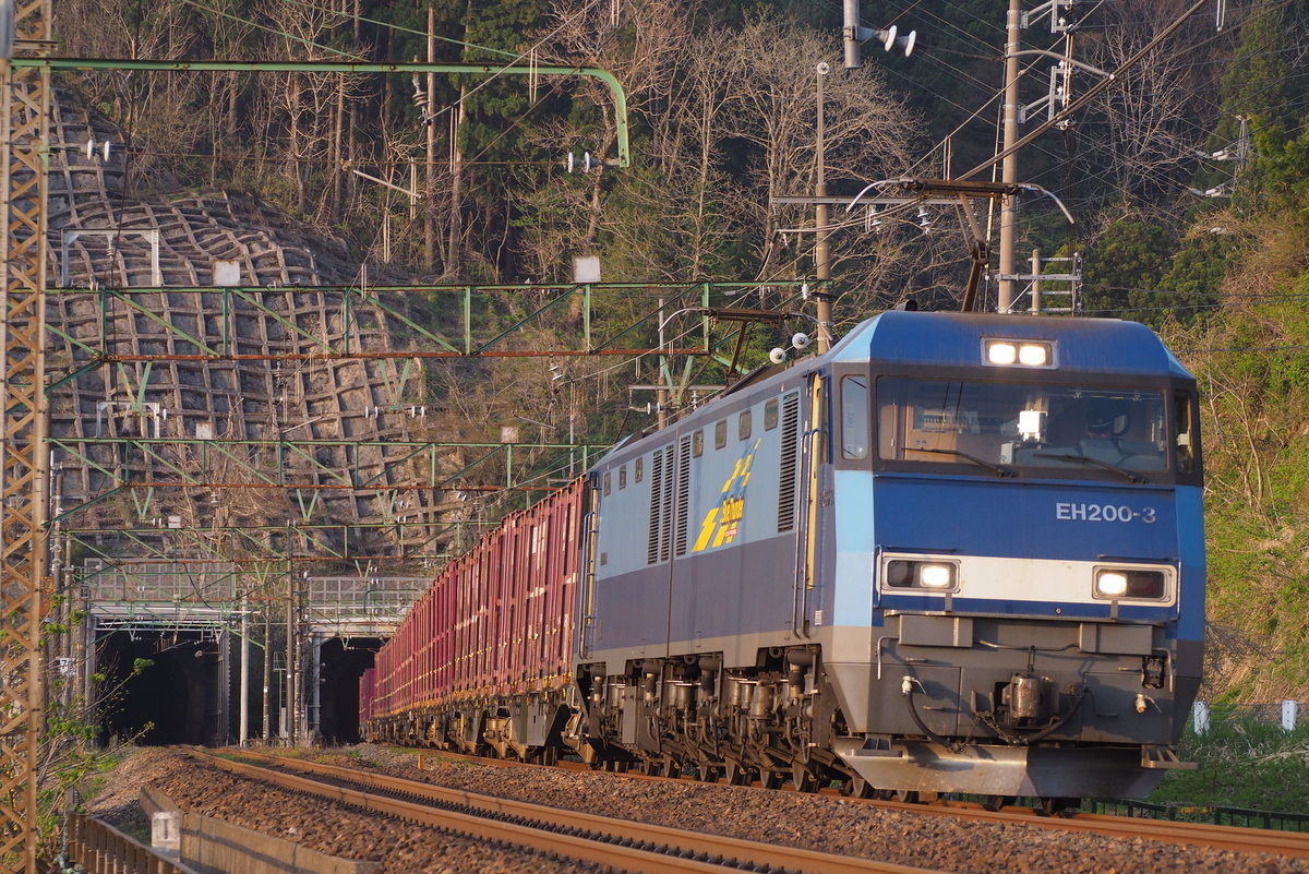 鉄暮らし雑録: 榎峠を走る～上越線EH200貨物列車