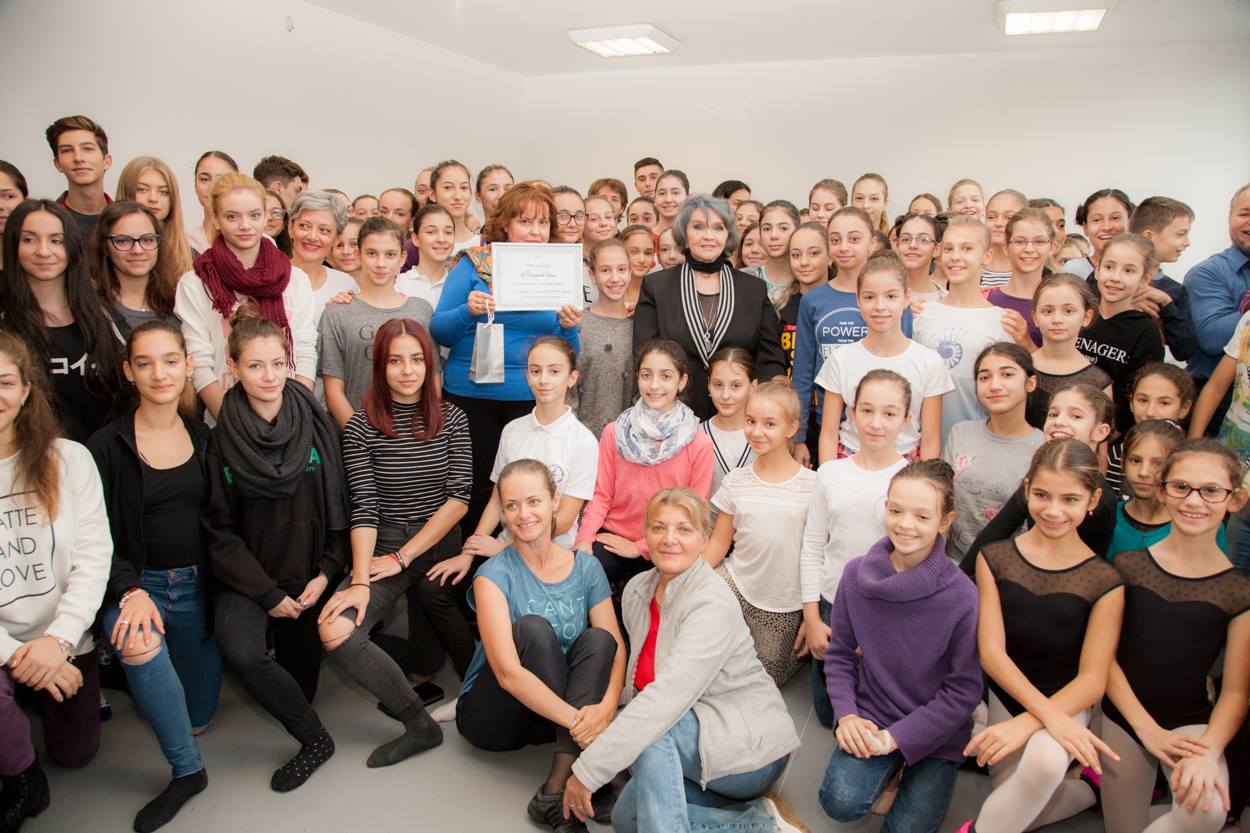 Margareta Paslaru deruleaza 65 de ani in showbiz :): Liceul de ...