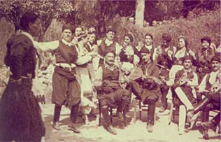 Οι χοροί της Κρήτης μαθήματα και Ιστορικό αρχείο | Κρήτη 365