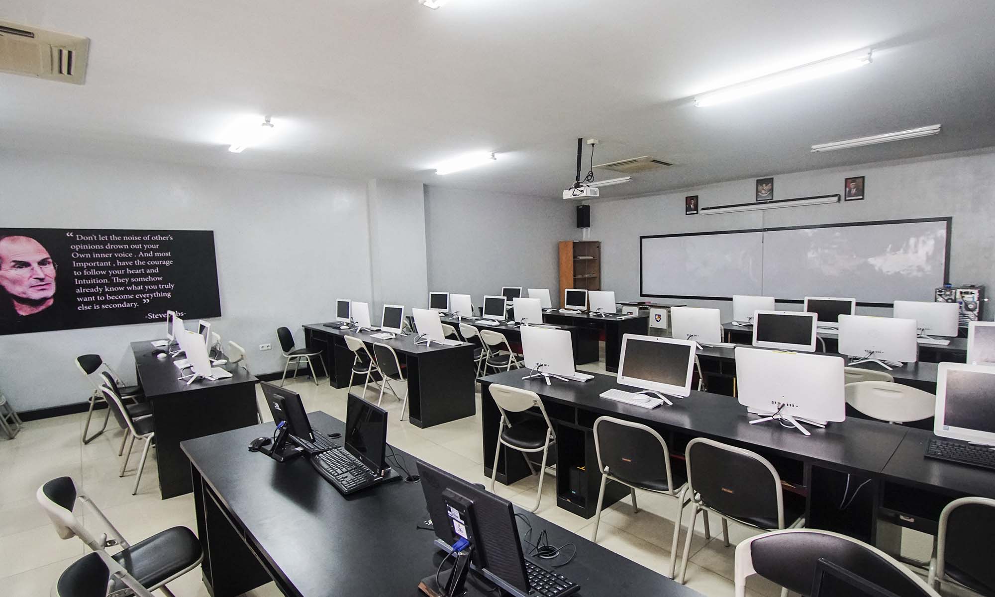 Laboratorium Bahasa – Sekolah Darma Yudha