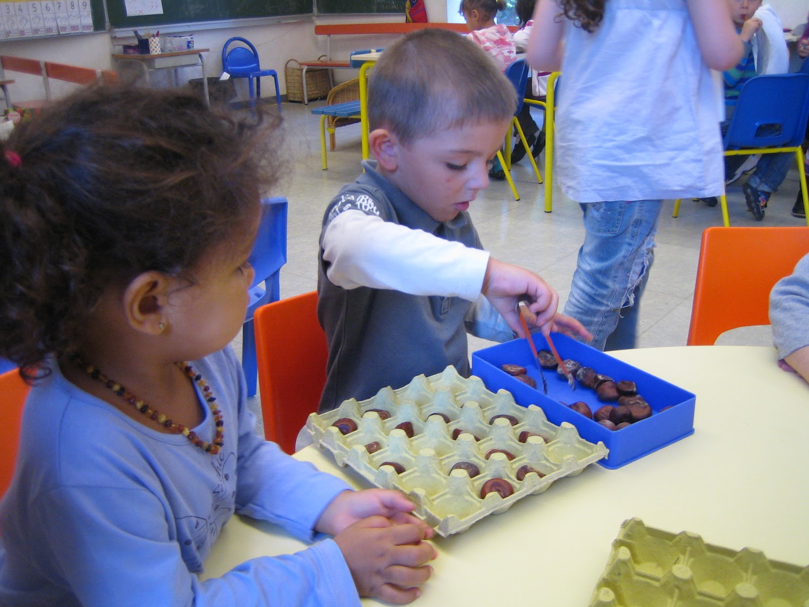 les PSet GS de PASTEUR: jeu de motricité fine et de mathématiques