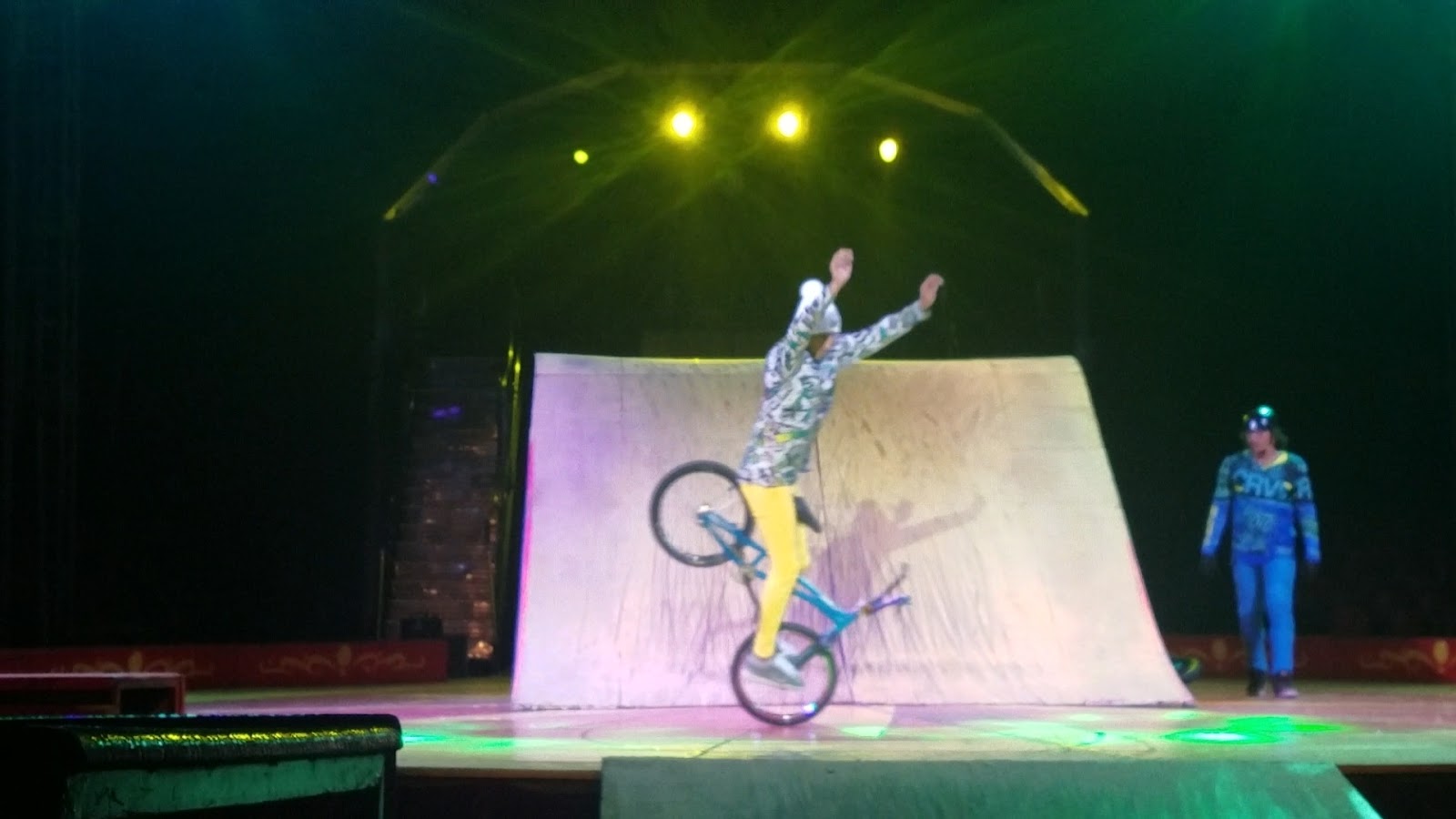 Jonathan Camargo Flatland Colombia: Show in Circus