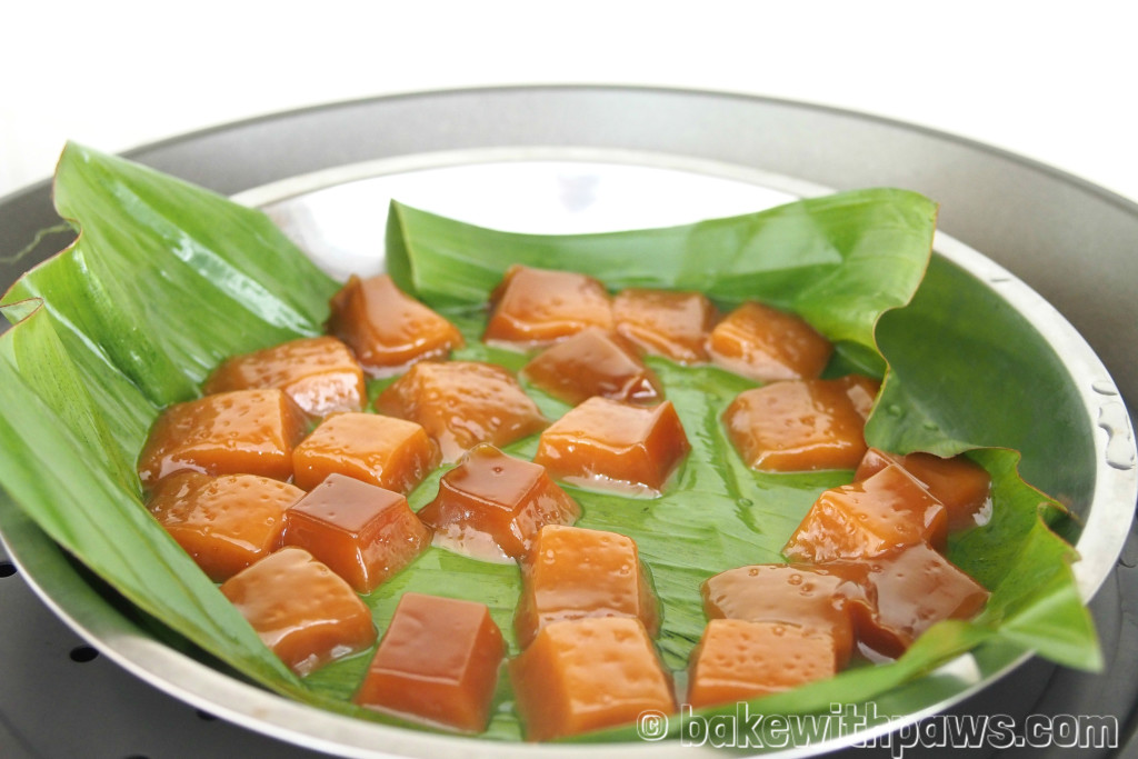 Steamed Nian Gao with Grated Coconut (Sweet Glutinous Rice Cake) - BAKE ...