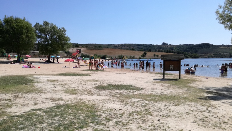 PRAIA FLUVIAL DA RIBEIRA NA ALBUFEIRA DO AZIBO - MACEDO DE CAVALEIROS ...