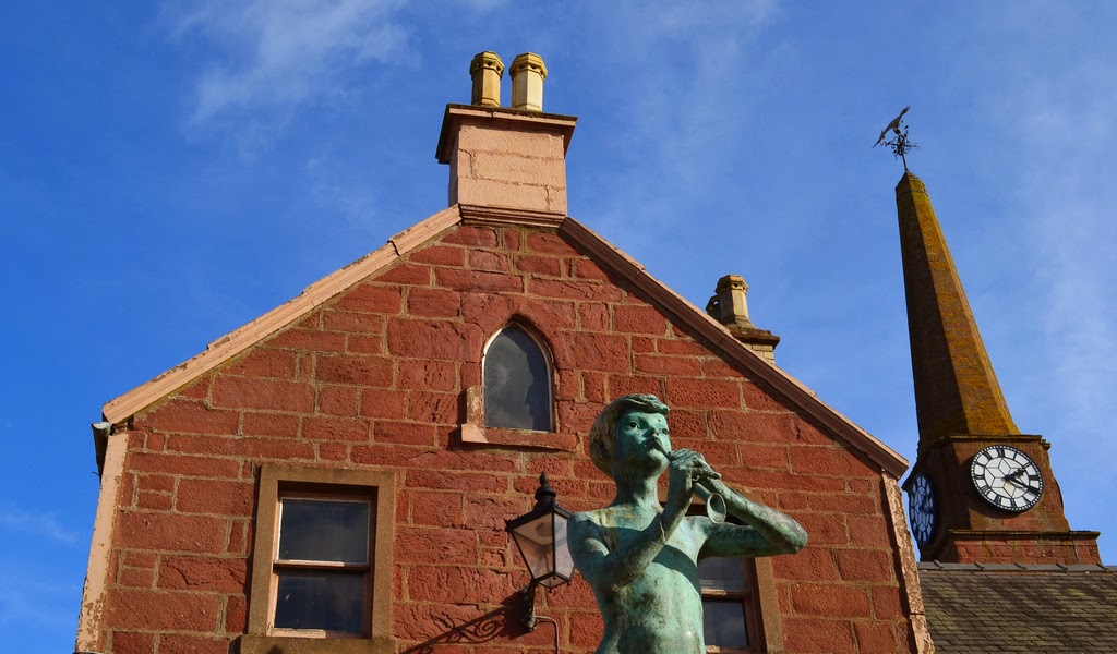 Scotland My Scotland: Memoir: Introducing the Little Red Town