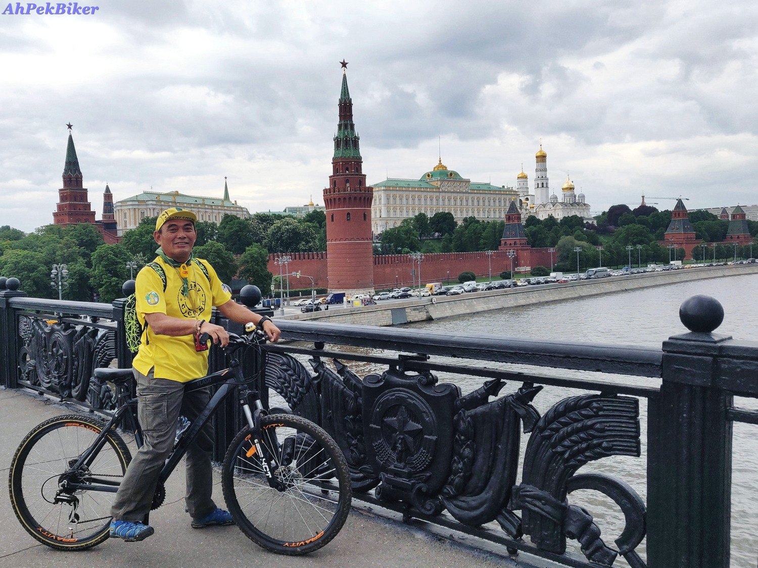 AhPek Biker - Old Dog Rides Again: Cycling In Russia (Велоспорт в России)