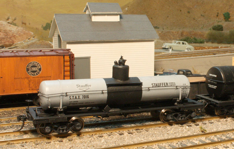 modeling the SP: Completing a resin tank car