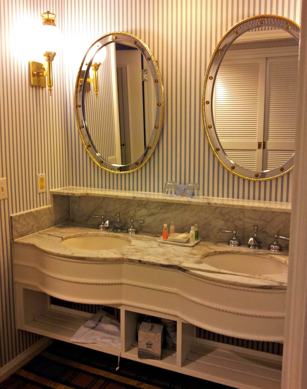 A Traveler’s Look at the Yacht Club Resort at Walt Disney World | Hines ...