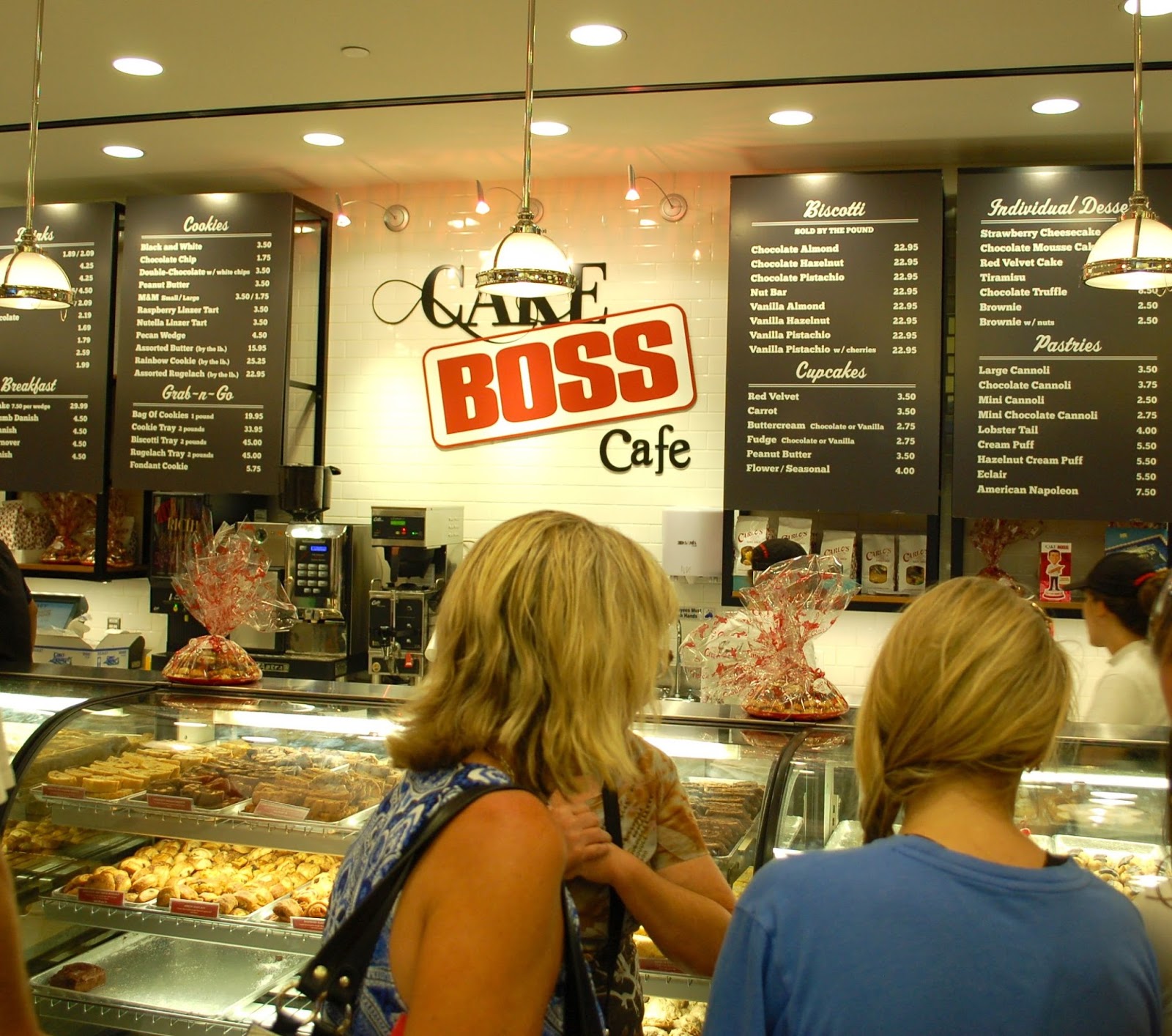 Adventures of a Middle-Aged Drama Queen: Review: Cake Boss Cafe