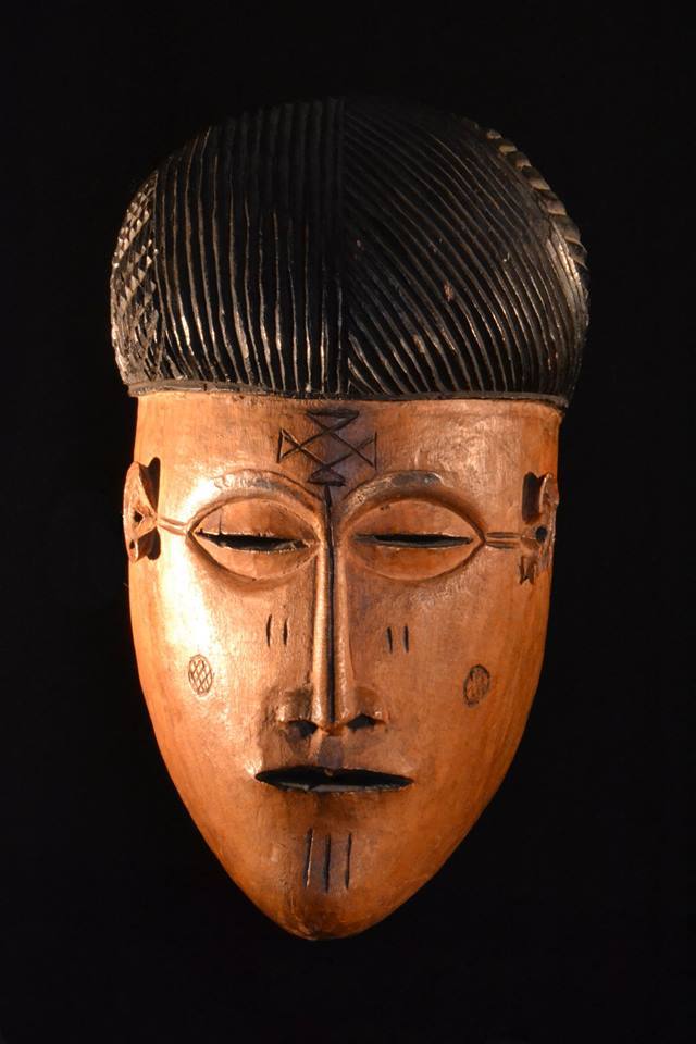 Olá! Como estás?: Uma máscara Lwena de Angola