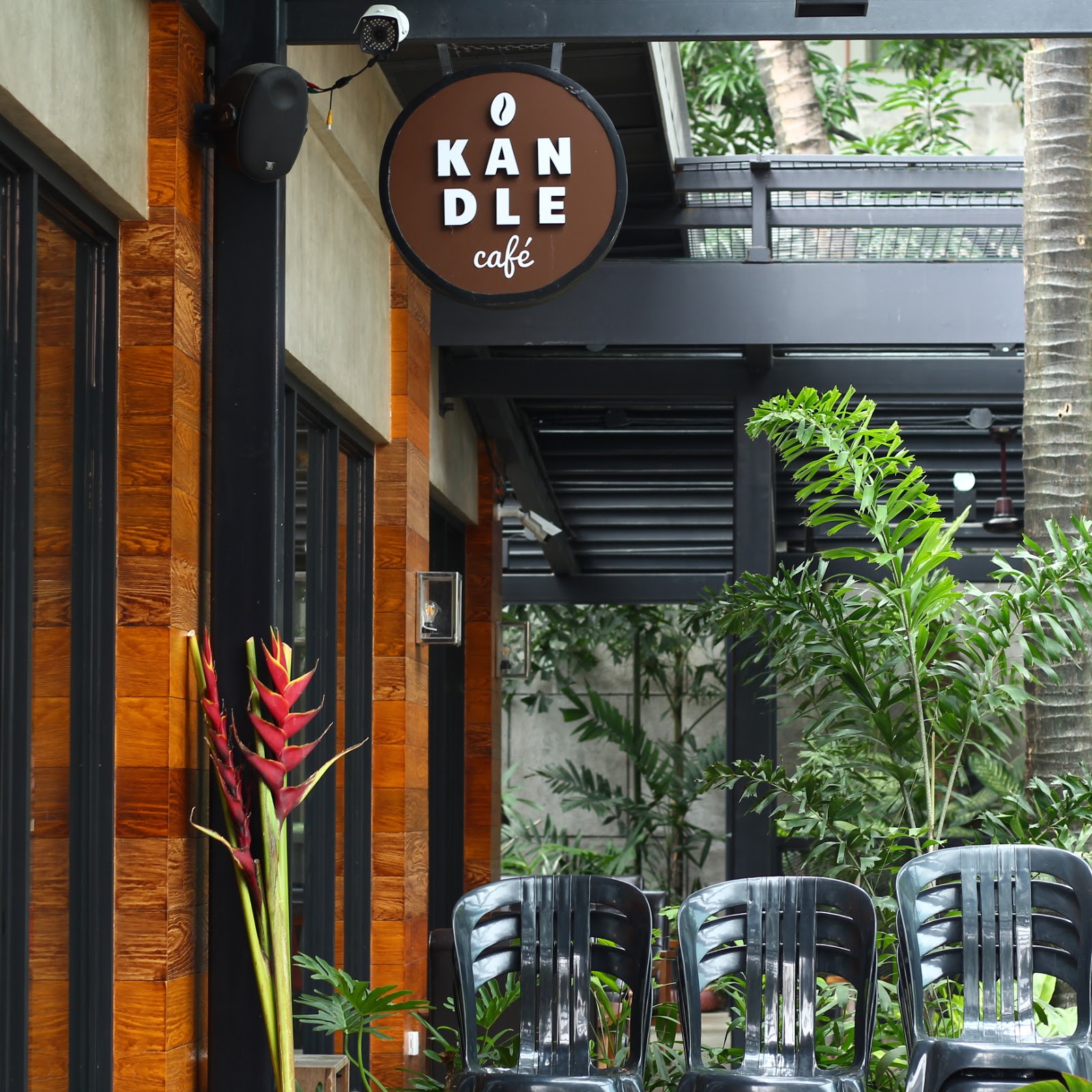 Light Up Your Day: Kandle Cafe - Gastronomida