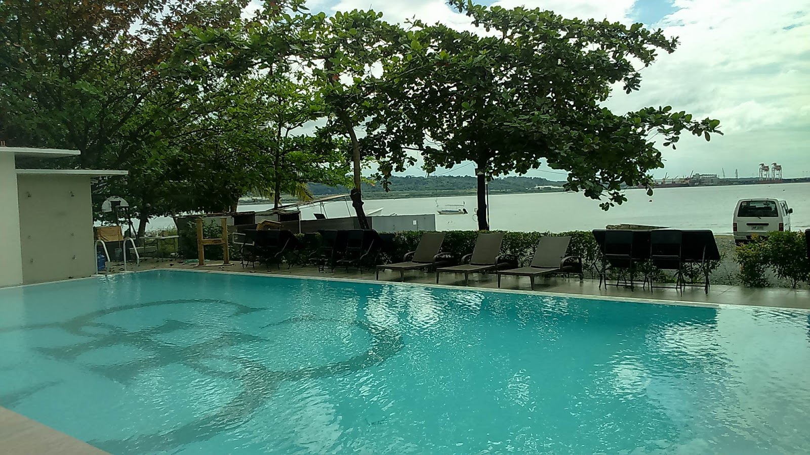 Choose to SHINE!: One Fine Weekend at Subic Grand Harbour Hotel