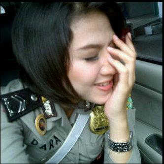 Profil Dan Foto Polwan Cantik Briptu Dara Yang Bikin Gemes | SeoStarMoon