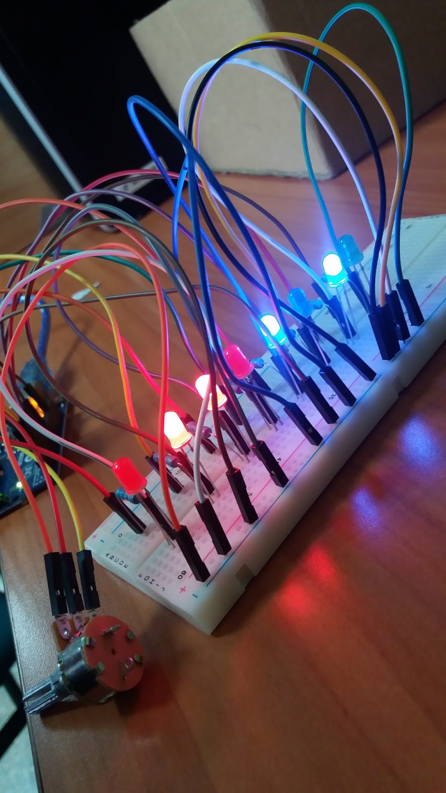 PRÁCTICA #4: CIRCUITO CON ARDUINO + LEDS - PRENDIDO EN SECUENCIA ...
