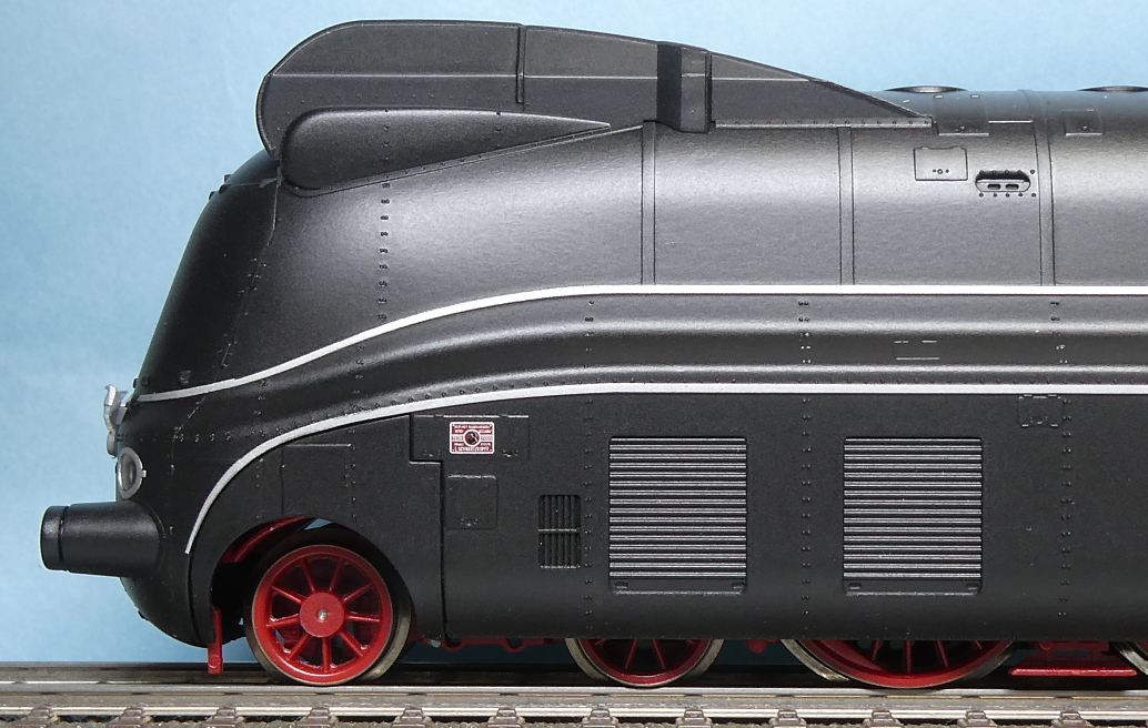 ドイツ国鉄 DRG 急行用蒸気機関車 BR 01.10 1001号機 (ROCO 63205)