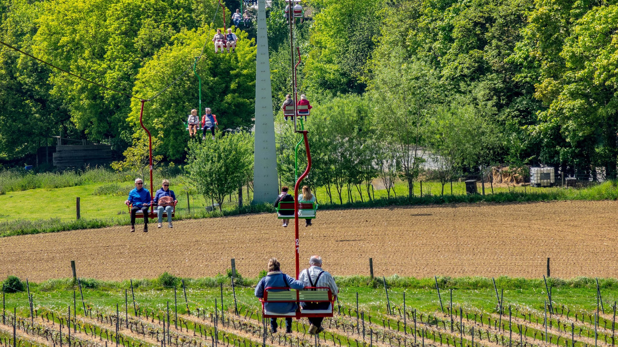 A cable car that does not need snow