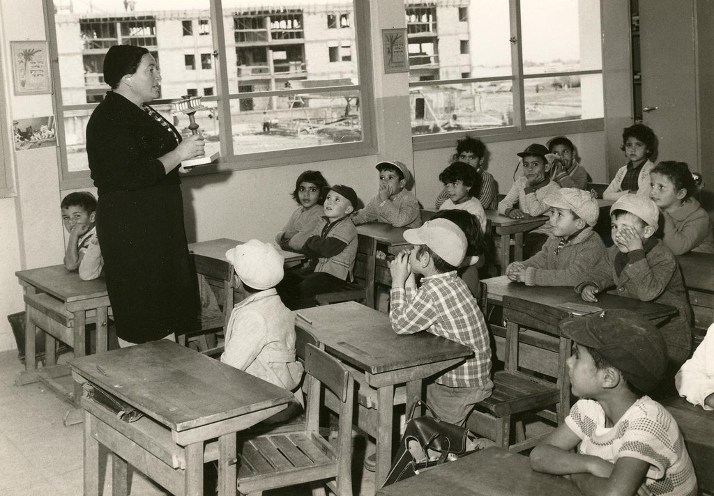 21 Amazing Vintage Photos of Israeli Students Learning After World War ...