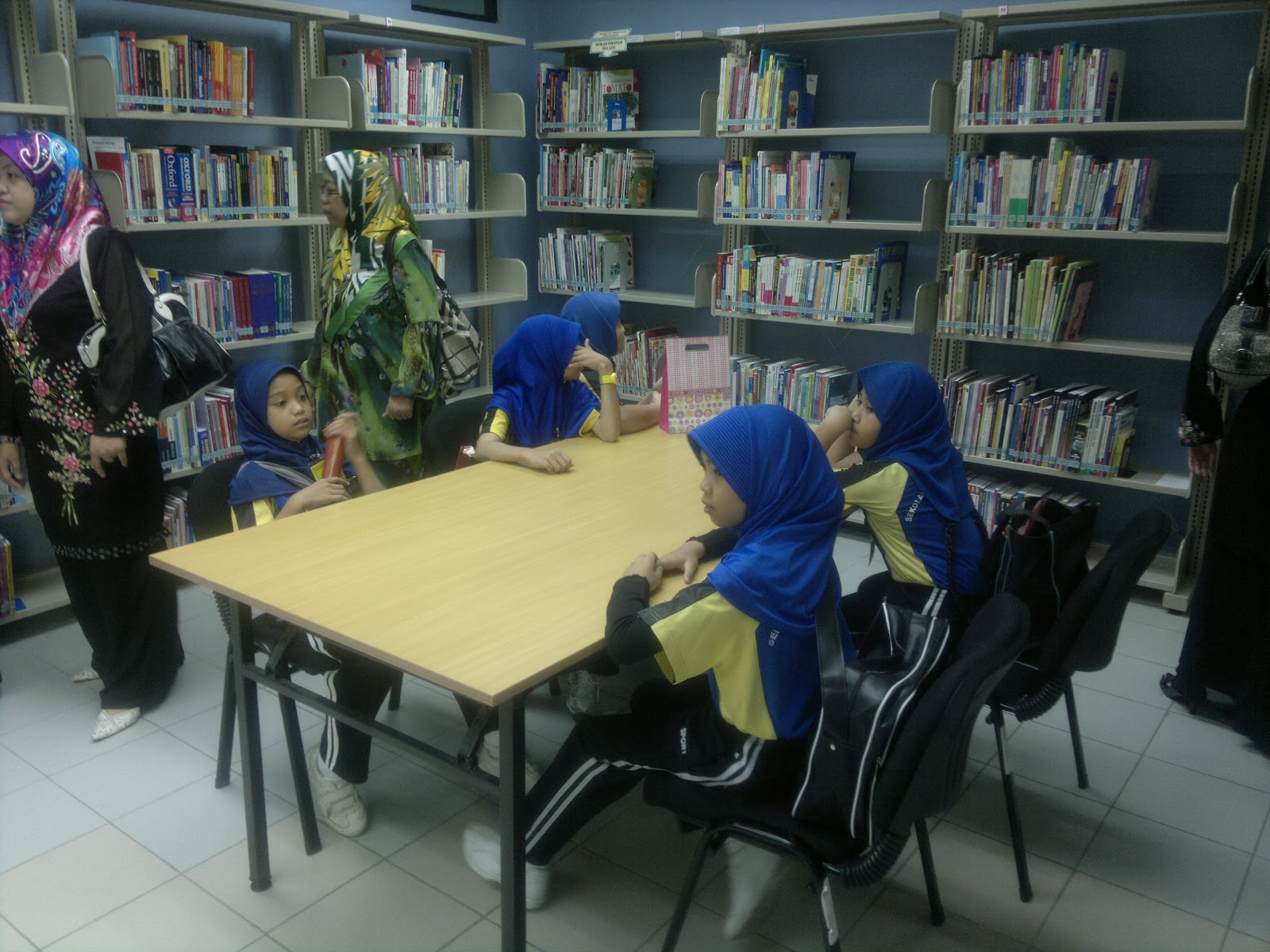 Perpustakaan Dewan Bahasa dan Pustaka Sengkurong: Lawatan dari Sekolah ...