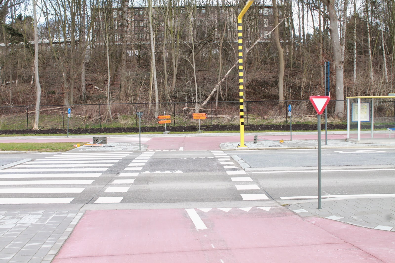 Eindeloze Omwentelingen: Reglementair: haaientanden