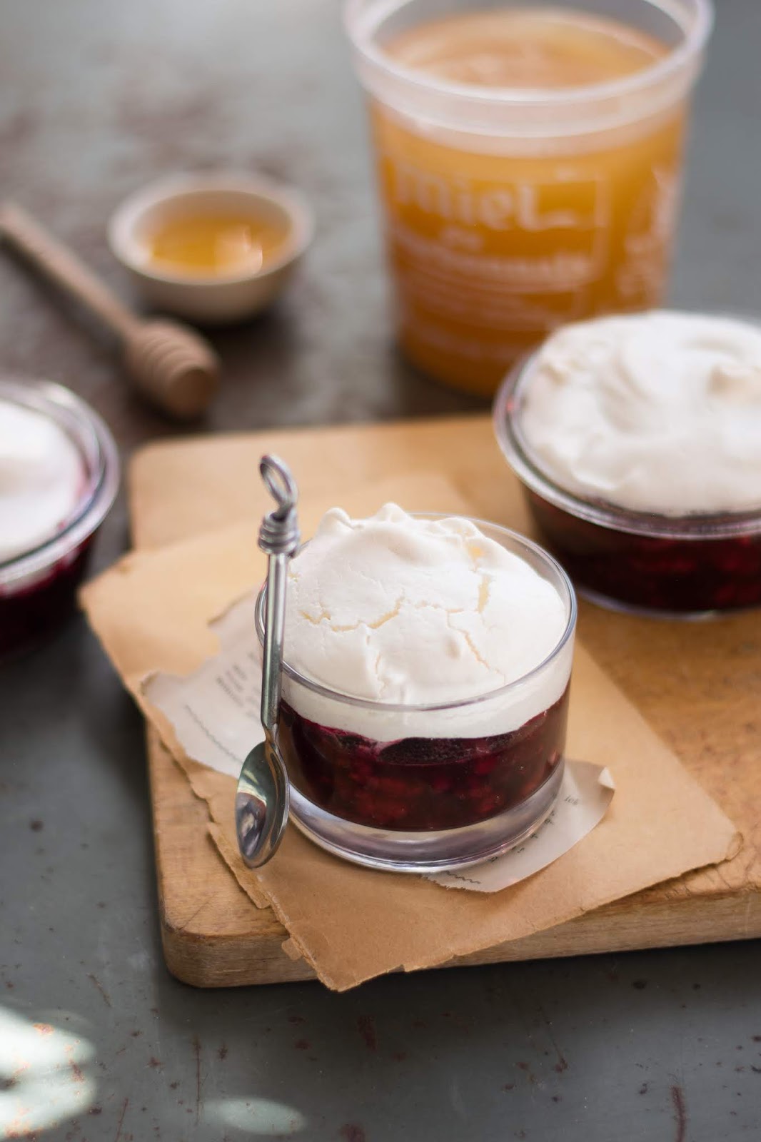 Chic, Chic, Chocolat: Fruits rouges meringués