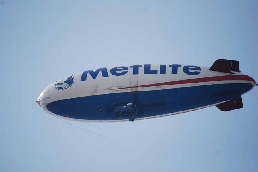 Lew's Other Pics: Sky Watch - MetLife blimp