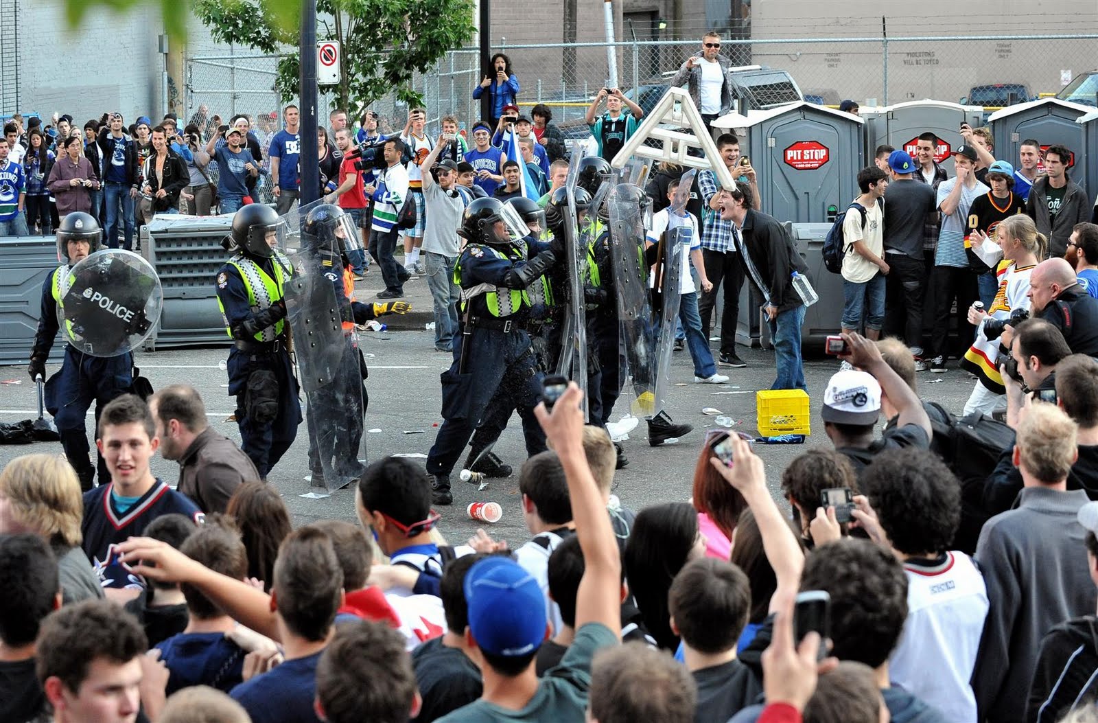 Bill Tieleman: Vancouver Canucks game rioters "stupid and contagious ...