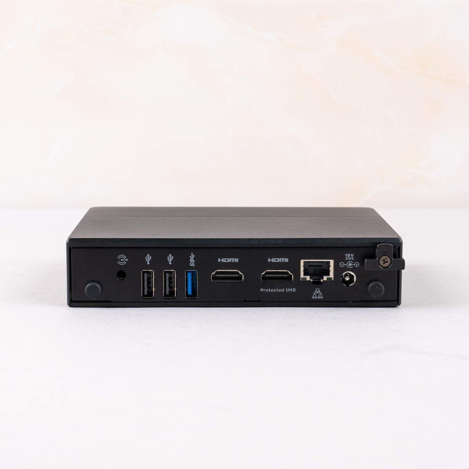 FanlessTech: New Intel-branded fanless NUC!