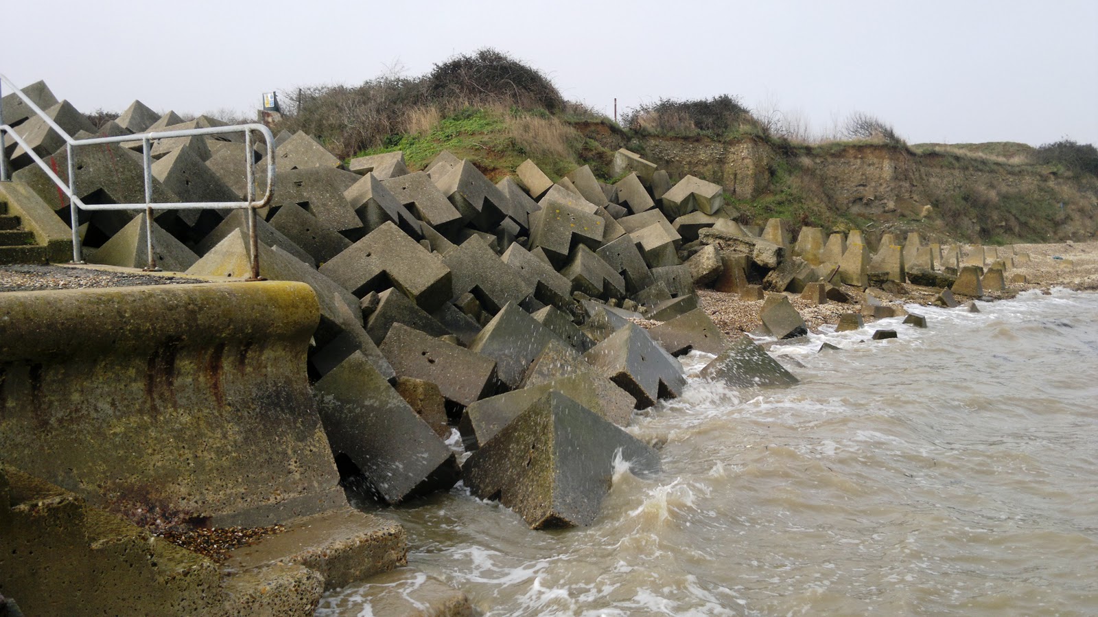 Notes from Kent's Hoo Peninsula: Isle of Grain, WW2 Anti-Tank Obstacles