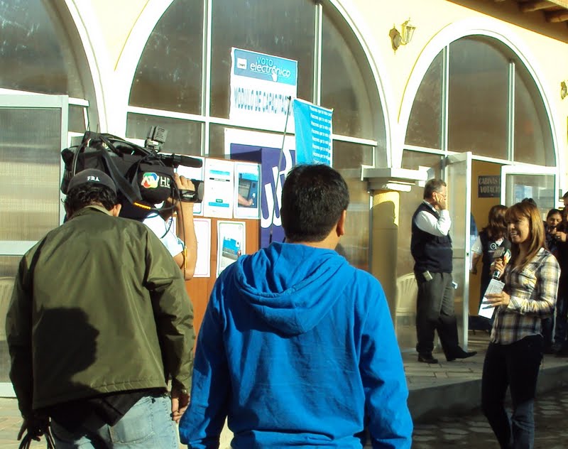 EL ARTE DE ENSEÑAR: VOTO ELECTRÓNICO COLOCA A DISTRITO DE PACARÁN EN ...