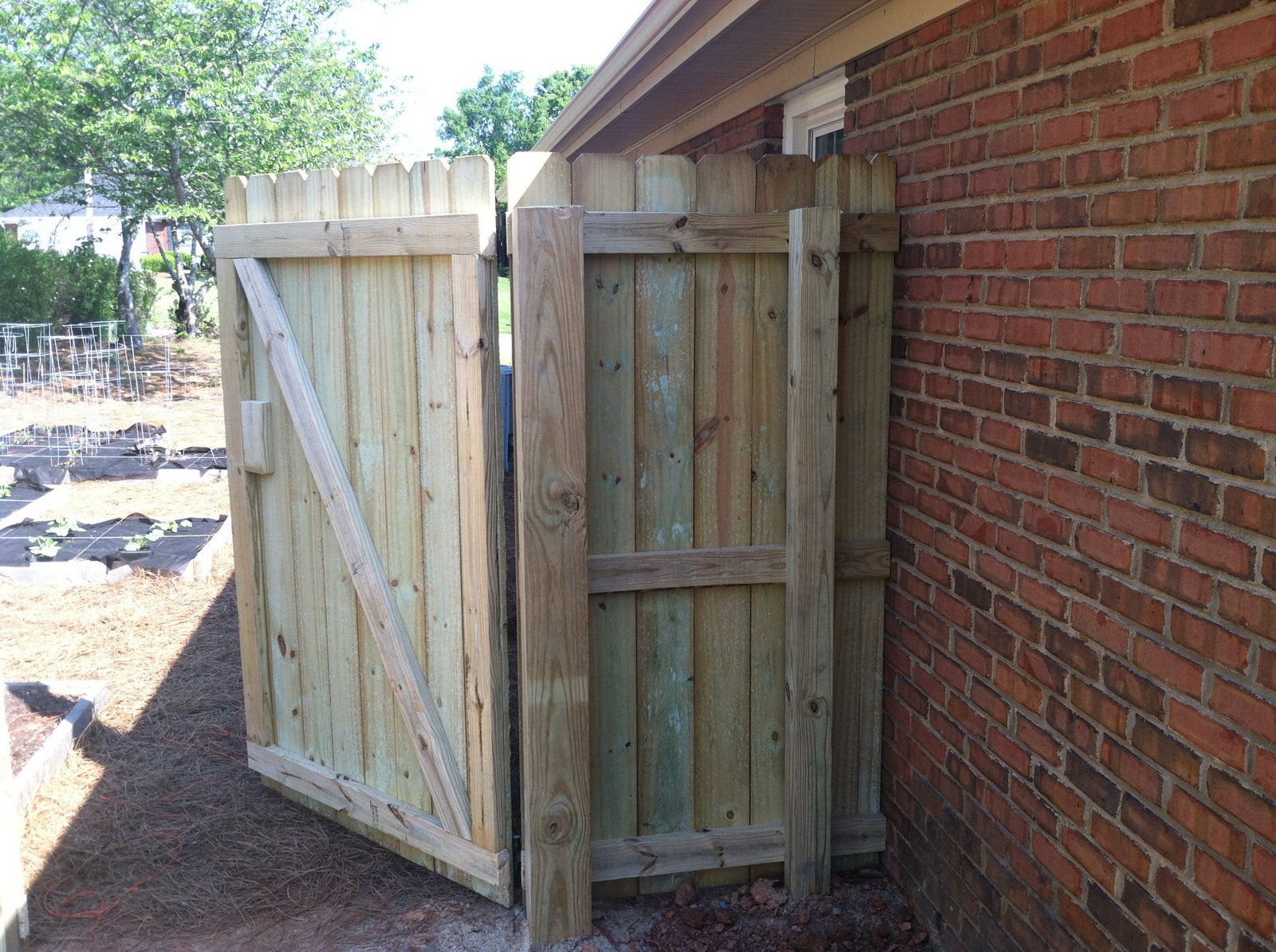 Georgia Home Garden: Fence Project Done - What a difference!