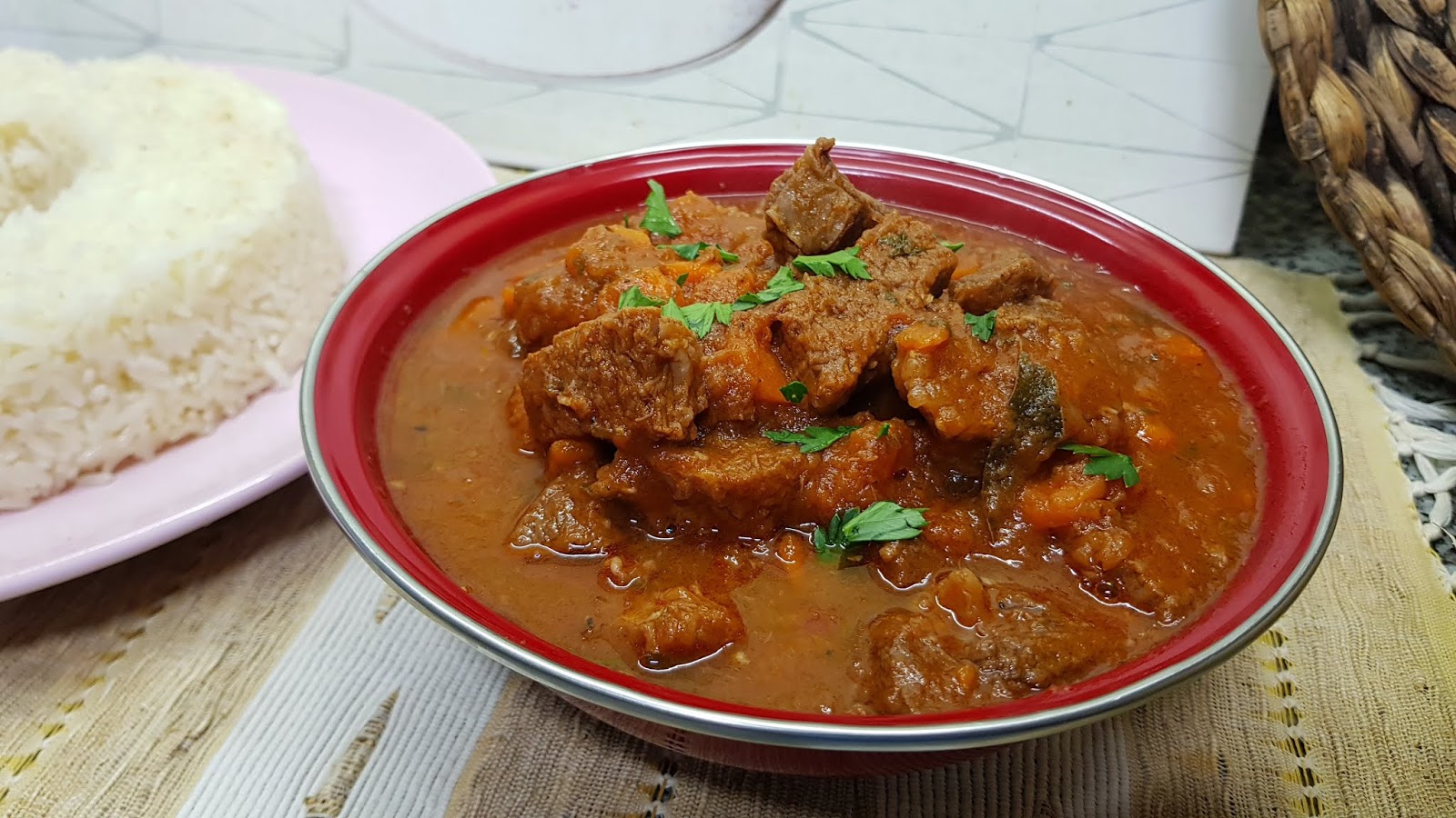 Carne de vaca estufada C/arroz branco – Cozinhar em pirâmide. | Graça ...