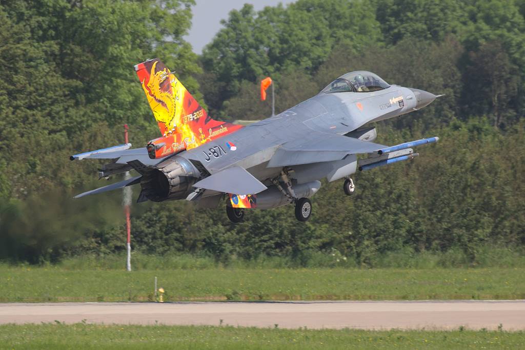 Dutch Air Force unveils 4 special F-16 fighters to celebrate Viper's 42 ...